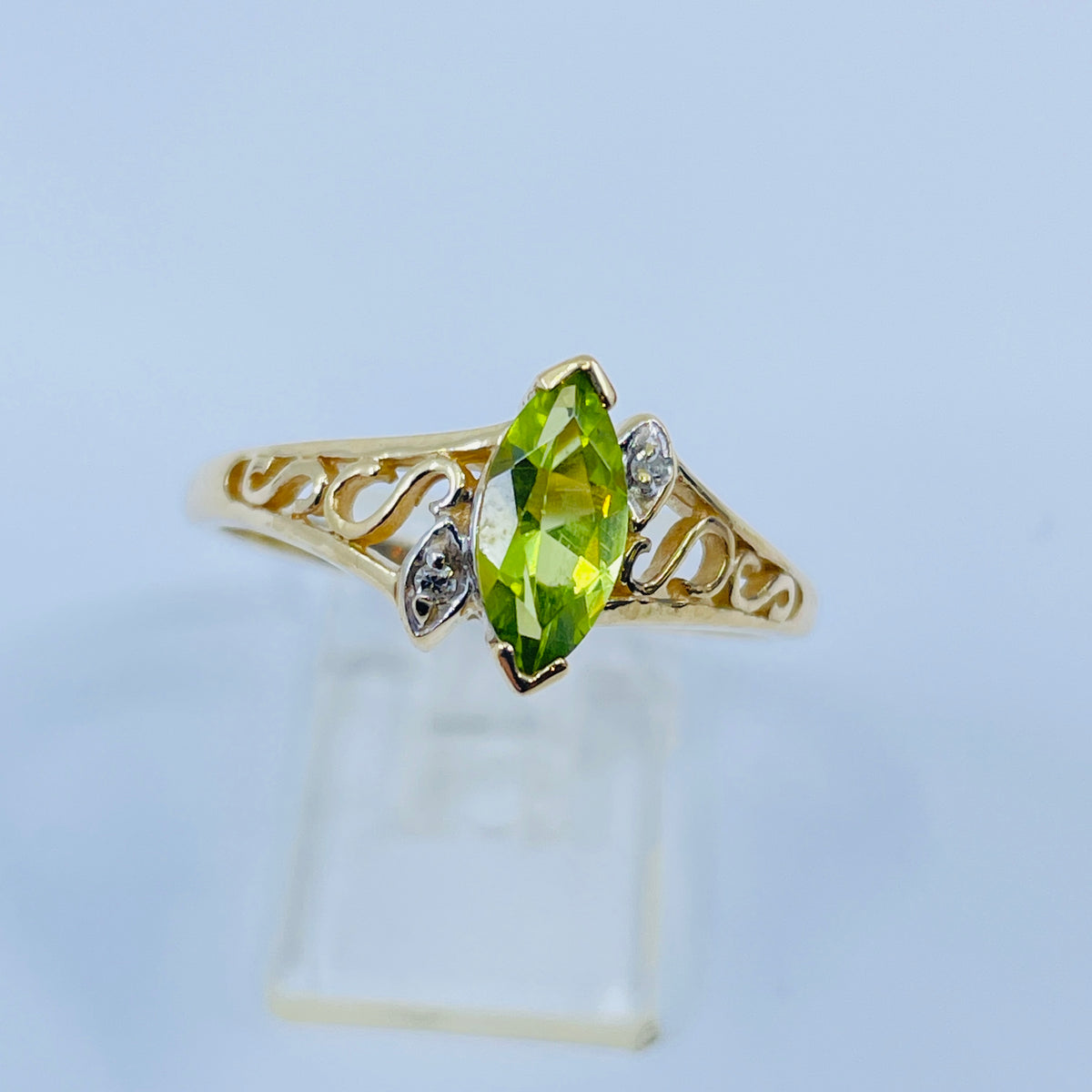 10kt Yellow Gold Peridot and Diamond Ring – Prairie Jewelers